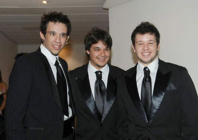 KLB volta aos palcos para comemorar 14 anos do grupo | Famosos & TV ...