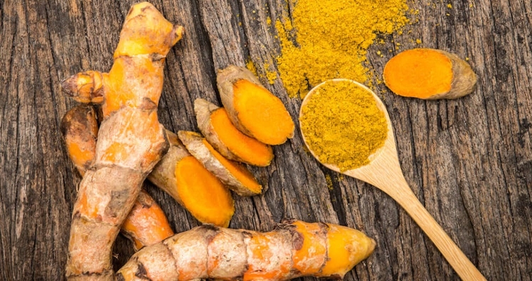 Superalimento: Conheça os benefícios da cúrcuma