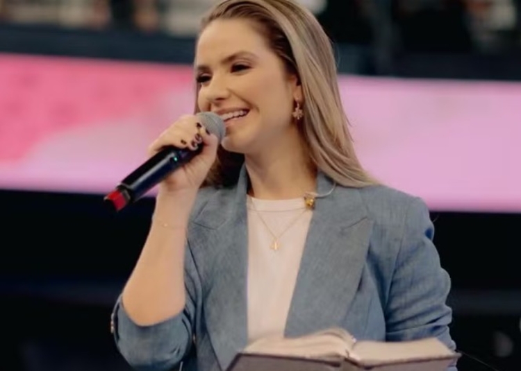 Camila Campos Cantora Diagnosticada Com Câncer Agradece Corrente De