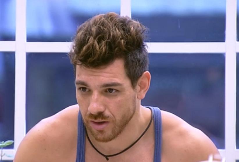 BBB 15: Fernando fala sobre Aline e Amanda ouve tudo atrás da porta