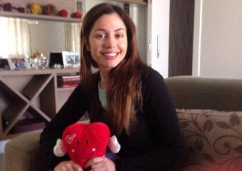 Após vencer câncer, ex-bbb Maria Melilo comemora 30 anos