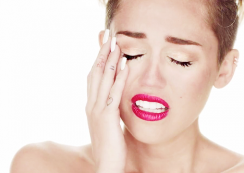 Miley Cyrus tem um carro de luxo e joias furtadas