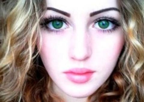 Ela tem um rosto angelical mas um corpo bem diferente... confira