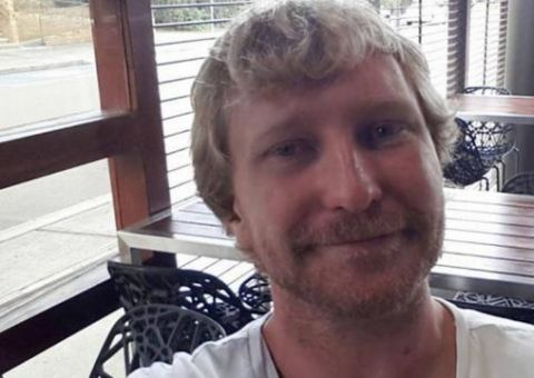 Homem gasta R$ 5 milhões de dólares que apareceram em sua conta