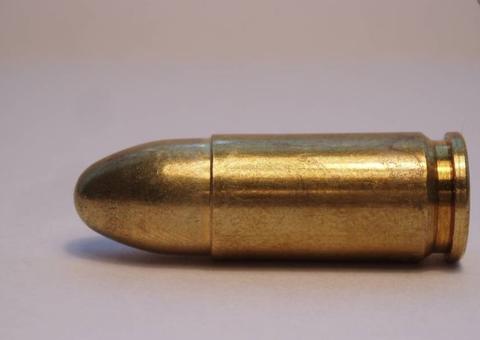 Mulher leva 2 meses para descobrir que foi baleada na cabeça pelo namorado