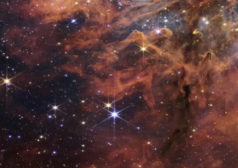 Fotos fascinantes do universo feitas pelo telescópio James Webb são ...