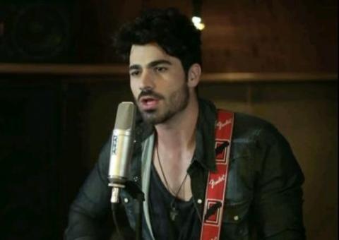 Ex- BBB Rodrigo o primeiro a posar para o Paparazzo